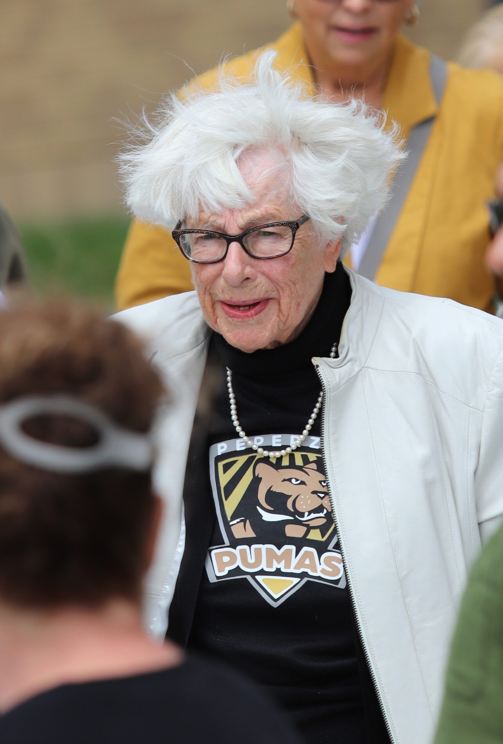 Carla Peperzak Middle School receives Anne Frank sapling - FāVS News